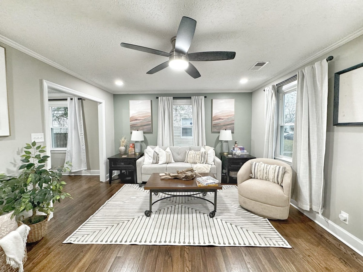 Stylish 2br In Decatur - Big Deck - Pets Ok - Fire Pit - Decatur, AL