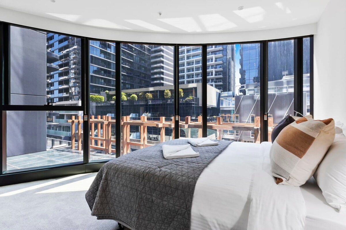 Vogue a La Mode in Yarra One in South Yarra, Victoria | Cosmo Homes (Short-Term Rentals)