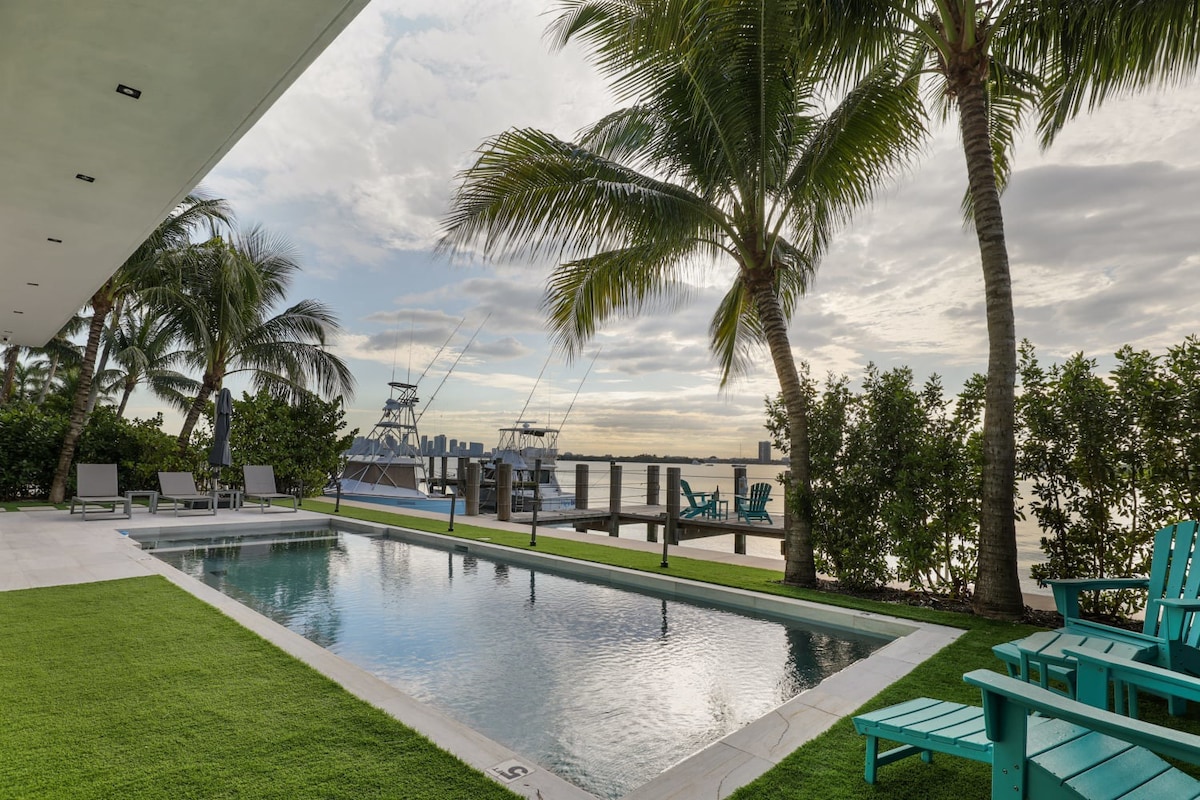 Stunning Waterfront Views And Heated Pool - Elegant Miami Escape - Miami Beach, FL