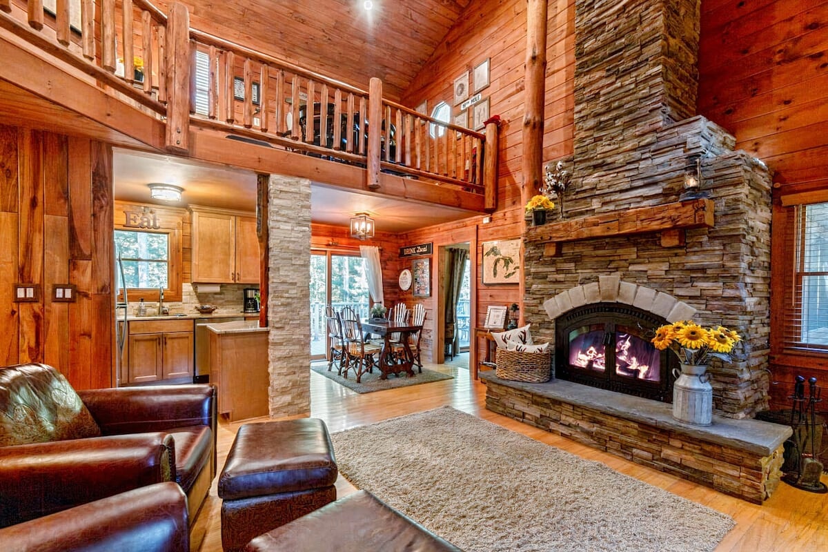 Fall On Torch Lake | Firepit, Game Loft, Sleeps 8 - Michigan