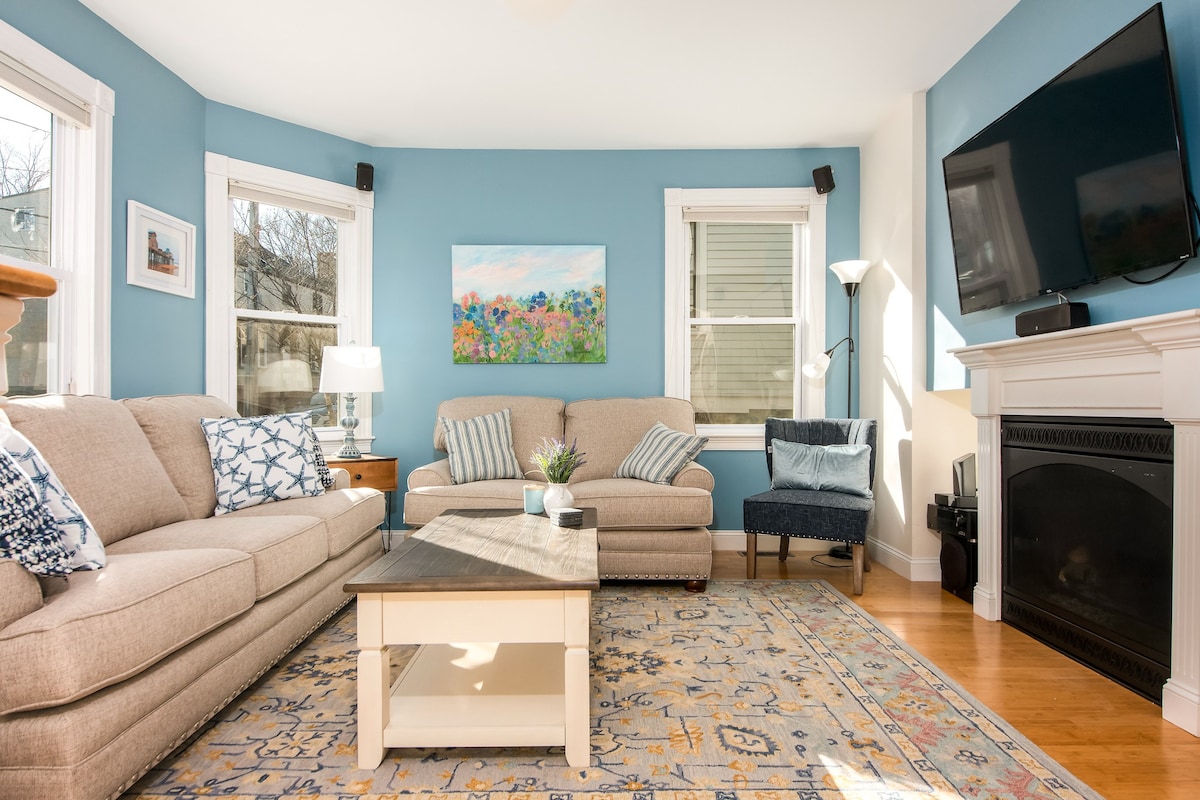 Downtown Newburyport | Rooftop Deck | 30+ Nights - Massachusetts