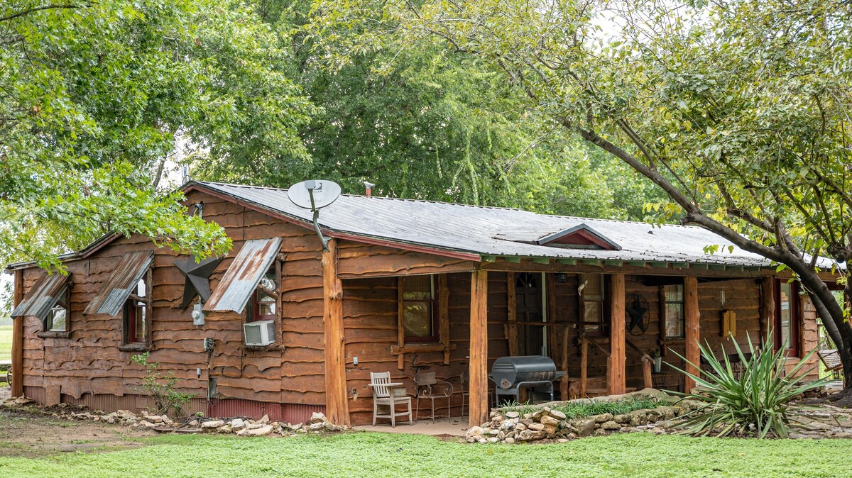 Gate House Getaway – Texas Tranquility Awaits | Satin | Moon River Ranch
