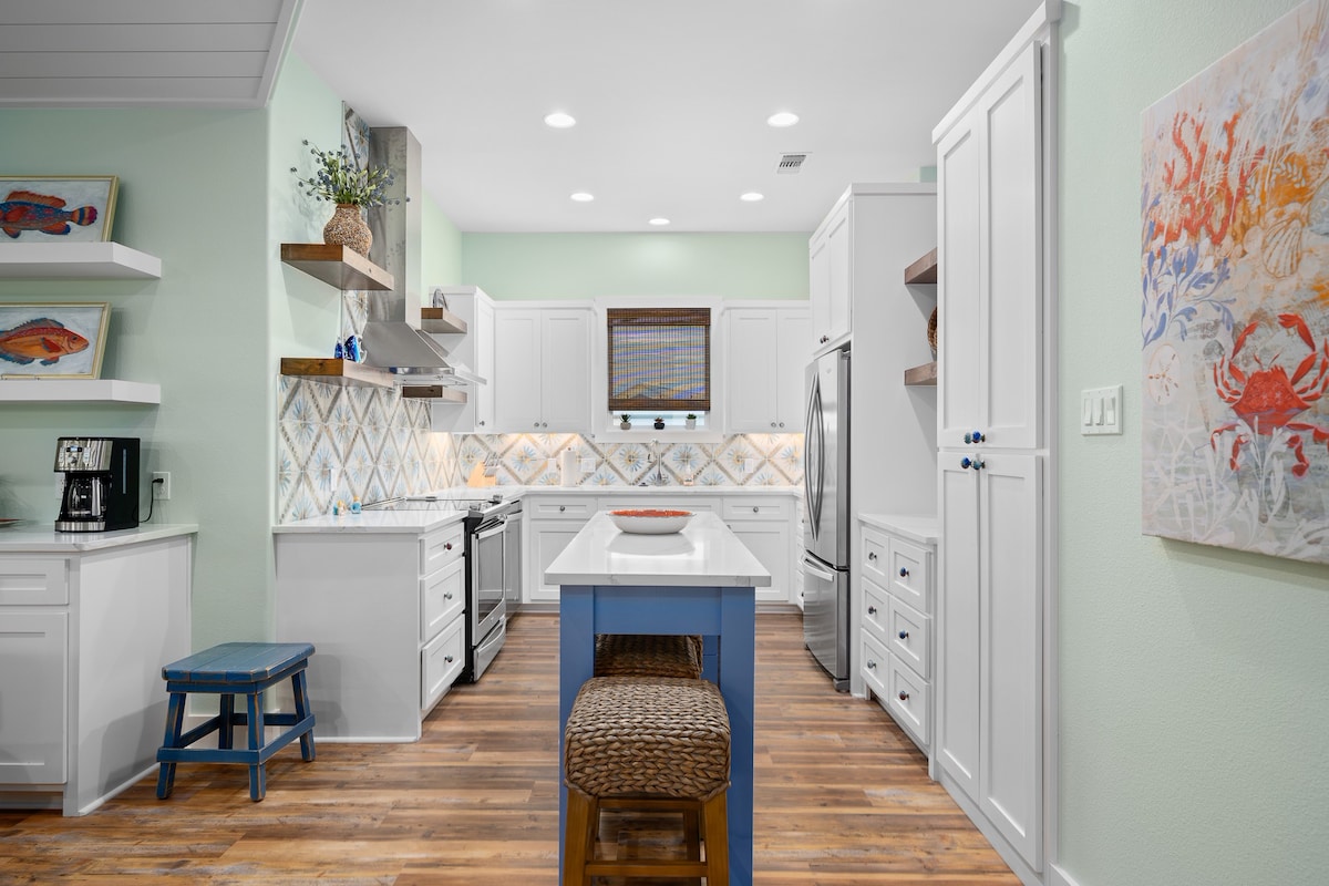 Gruene Escape~ Private Pool~Golf Cart Boardwalk | Port Aransas | Sand ...