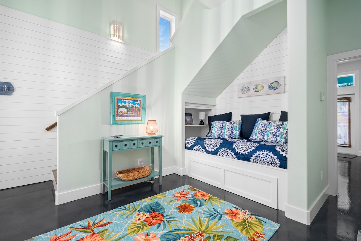 Gruene Escape~ Private Pool~Golf Cart Boardwalk | Port Aransas | Sand ...