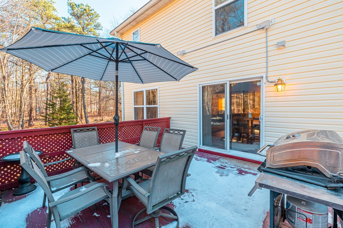 Maple Manor | Pocono Vacation Rental
