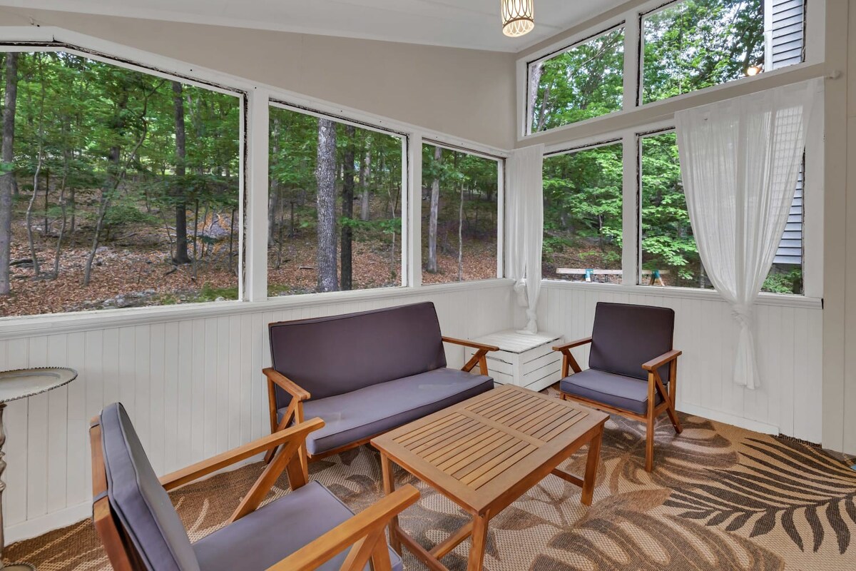 Slopeside Lounge (Poconos) | Pocono Vacation Rental