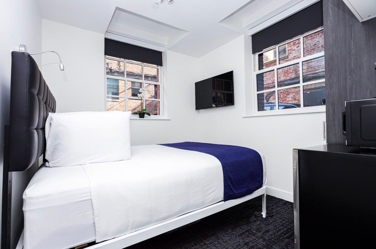 Modern Studio With Stylish Decor And Prime Location - Chic Urban Haven - Boston, MA