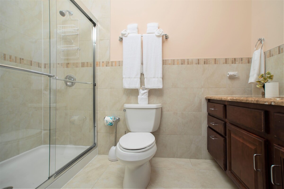 Home #4 Green Beach Front - Best Vacation Home - Ocean Paradise