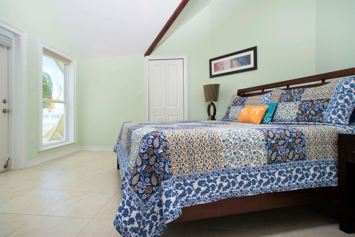 Home #4 Green Beach Front - Best Vacation Home - Ocean Paradise