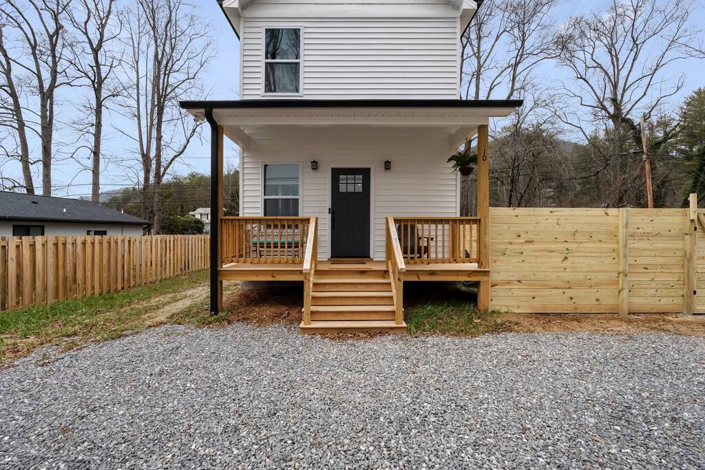 Hot Tub, Fire Pit, Fenced Yard | East Asheville - Asheville, NC