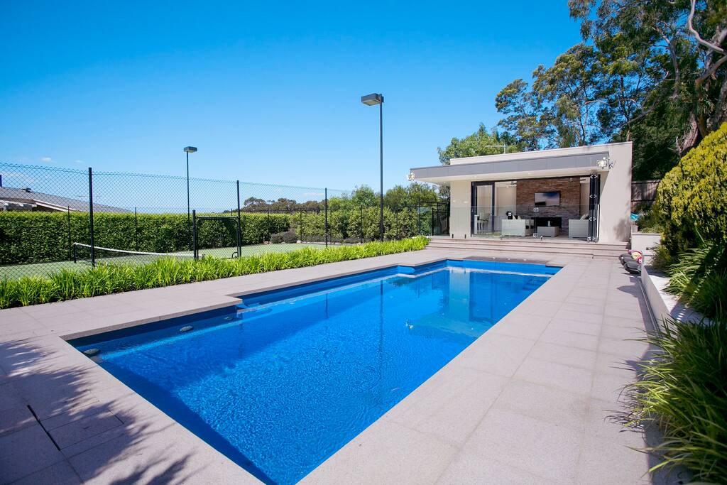 Vue de la Mer – Pool, Tennis Court & Bay Views – Holiday Shacks