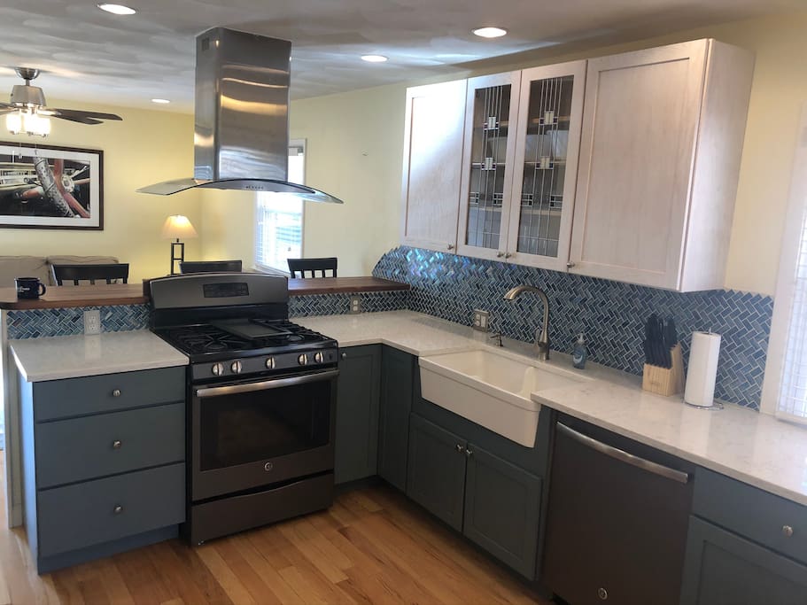 Fully Furnished With Parking And Great Amenities - Charming Oasis - Springfield, IL
