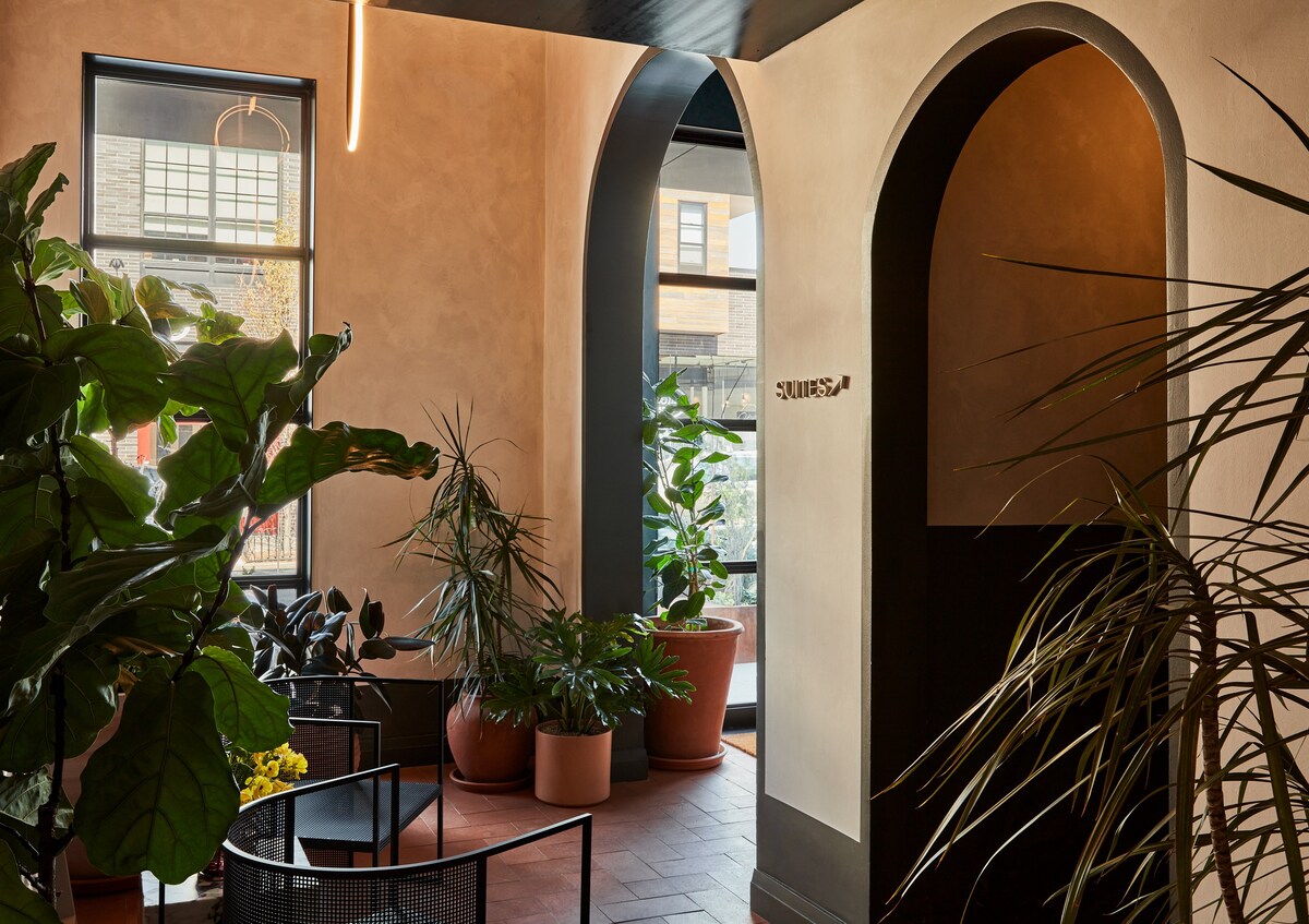 Extrados Loft King Suite | Philadelphia | Archway