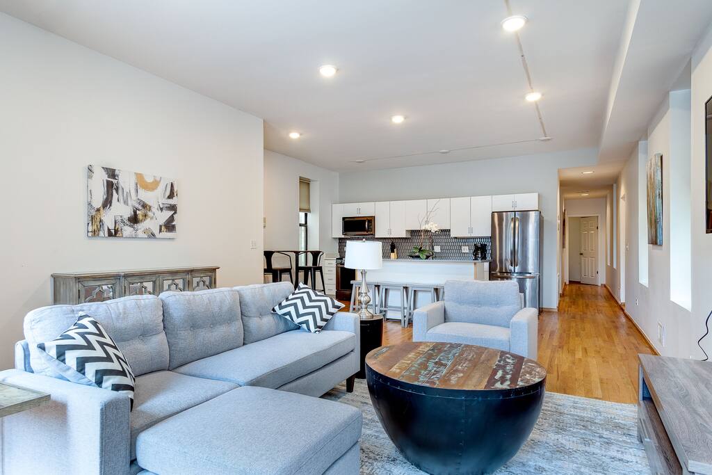 Shared Rooftop Deck And Fully Stocked Kitchen - Luxury Haven - Chicago