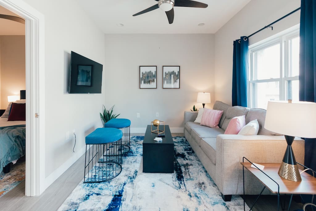Charming Courtyard Escape - Trendy Downtown Haven - Johnson City, TN