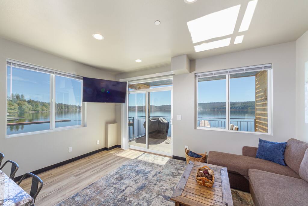 Beautiful Triplex Unit With Spectacular Lake View! | Valley | Waitts ...