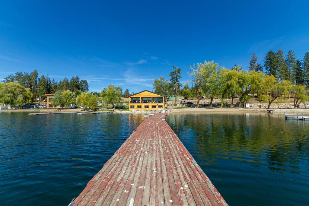 Beautiful Triplex Unit With Spectacular Lake View! | Valley | Waitts ...