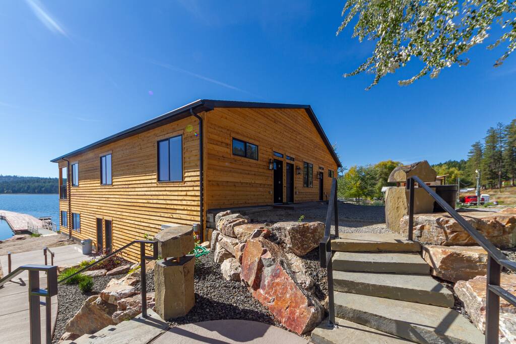 Beautiful Triplex Unit With Spectacular Lake View! | Valley | Waitts ...