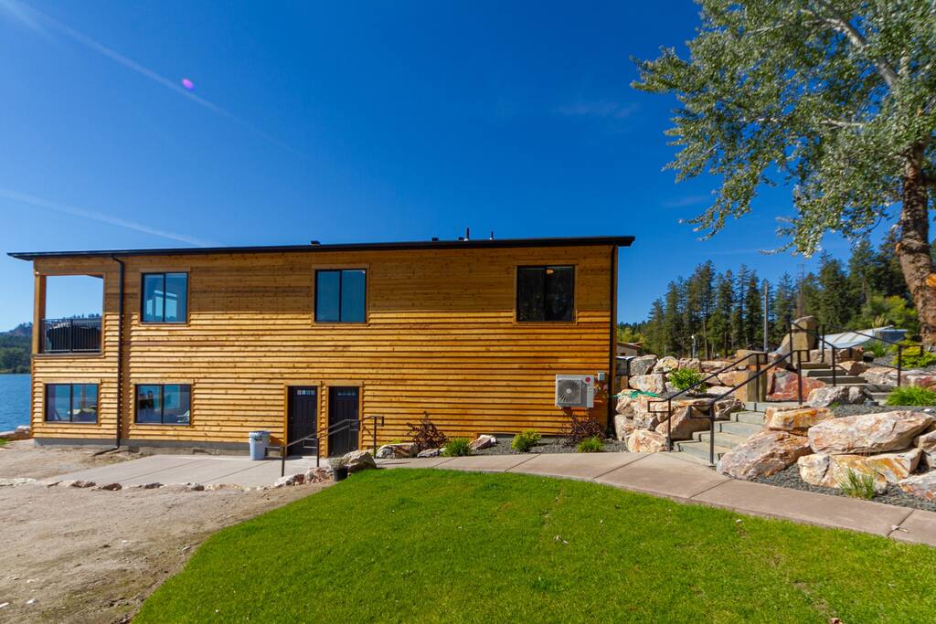 Beautiful Triplex Unit With Spectacular Lake View! | Valley | Waitts ...