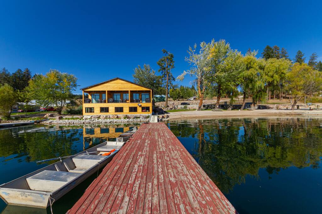 Beautiful Triplex Unit With Spectacular Lake View! | Valley | Waitts ...