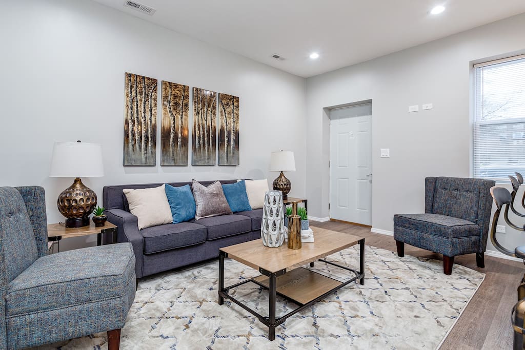 Centrally Located Suite With Full Kitchen And Fast Wifi - Modern Haven - Chicago, IL