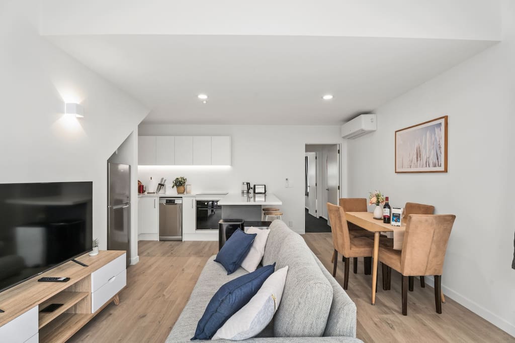 Beautiful Apartment, Sleeps 4, Close Town & Ski | Queenstown | Hello ...