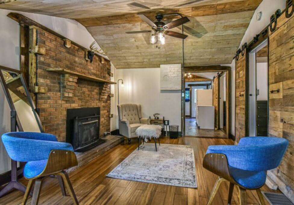 Cozy Creekside Cabin W/sauna And Hot Tub! - Asheville, NC