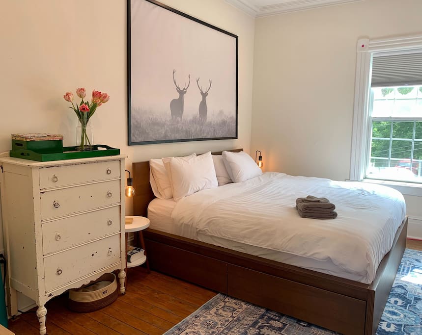 Pet-friendly Space, King Bed, Office - Halifax