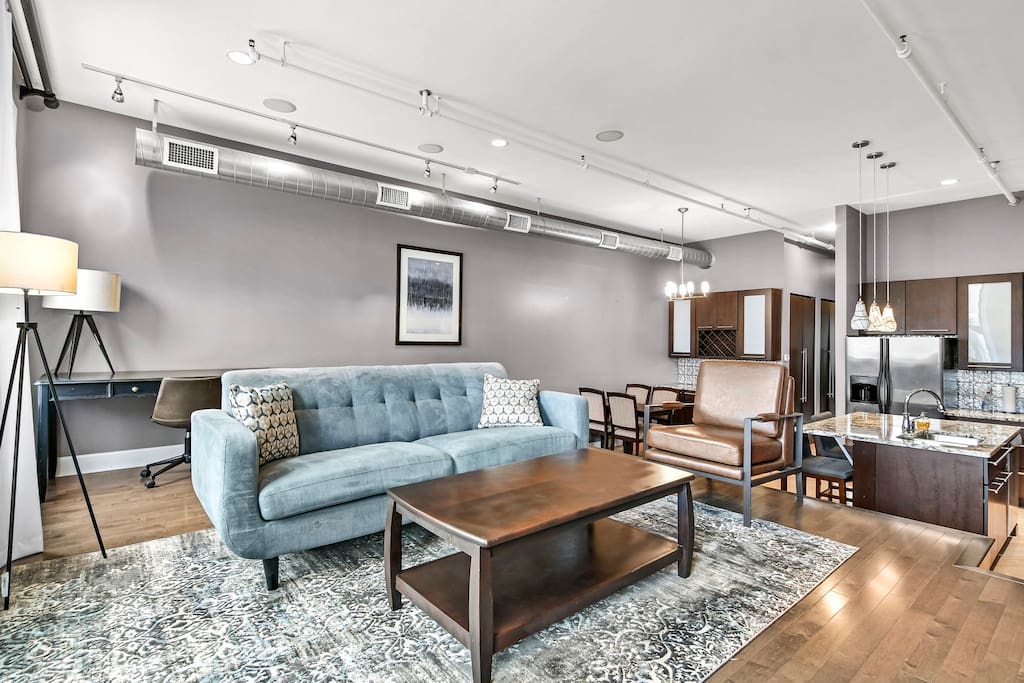 Stylish Space Near Historic Sites - Charming Rustic Retreat - Springfield, IL