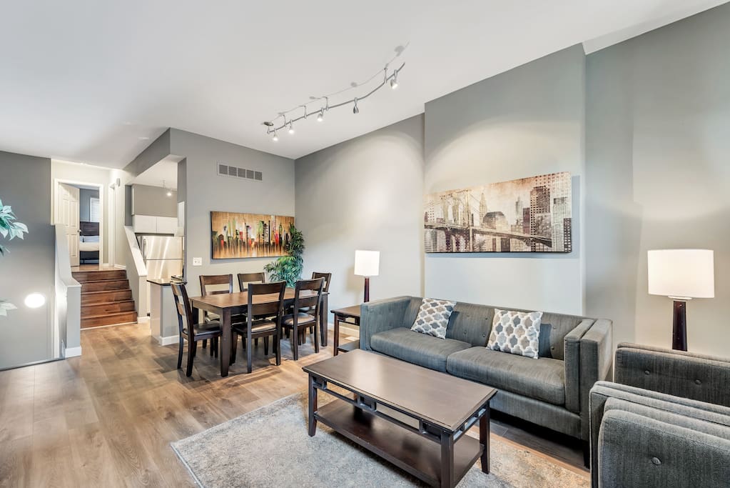Settle Into Soulard! 6 Beds 2 Full Baths! - St. Louis, MO