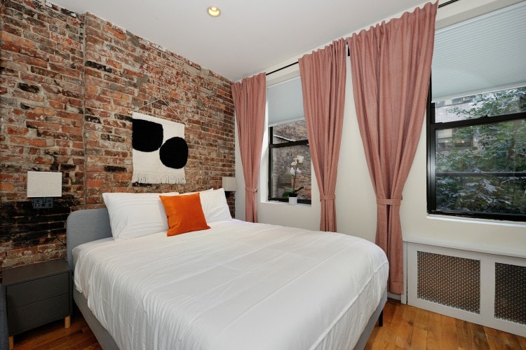 The Lisa II • Vibe 8729 | Book Direct Here